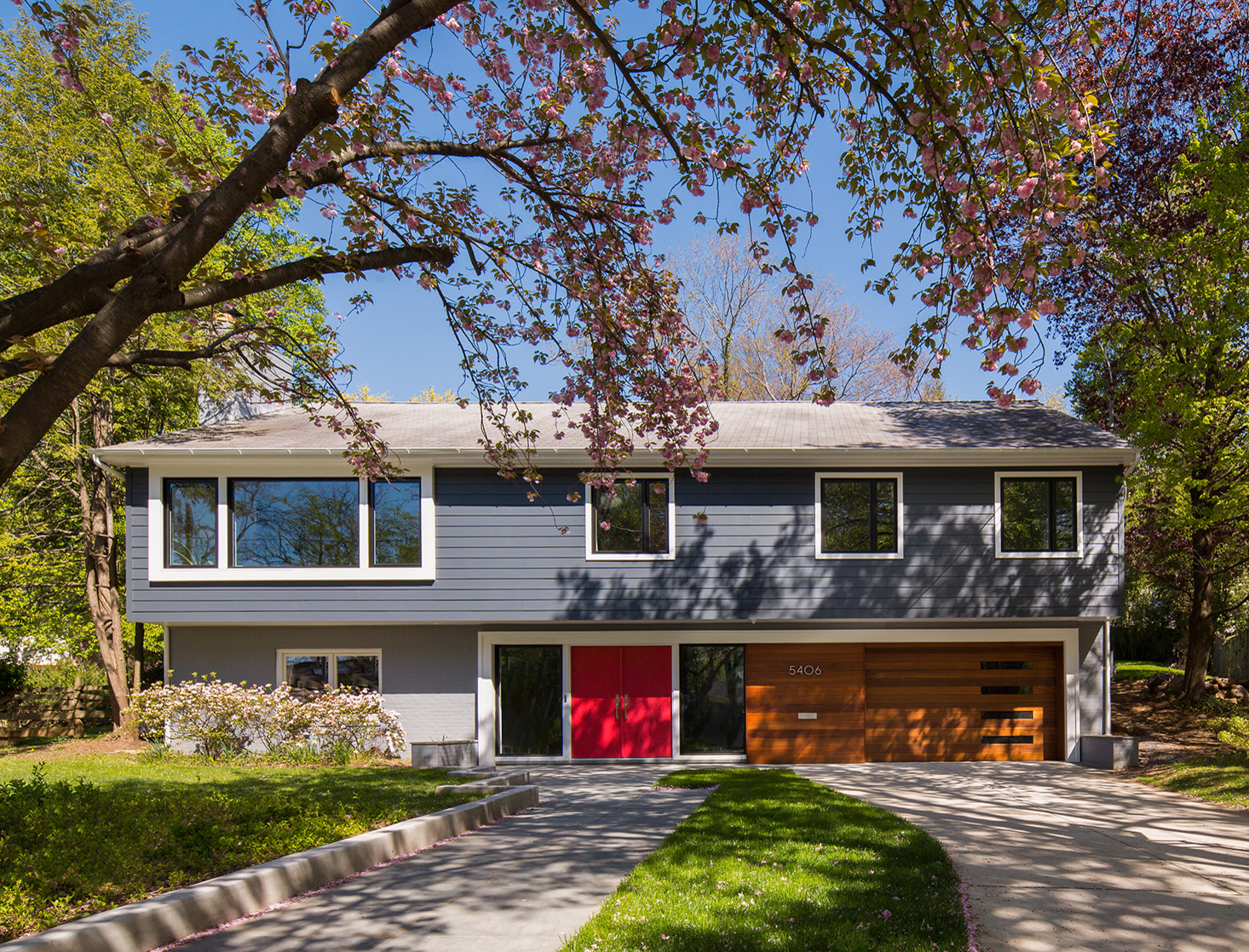13 Most Impressive Vinyl Siding Ideas for Ranch Style House Remodels ...