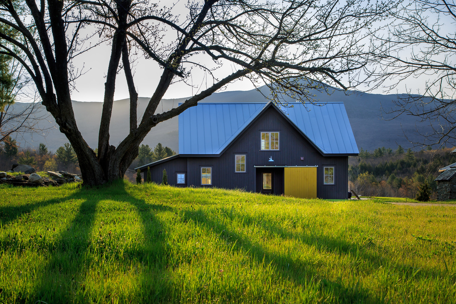 18 Popular Blue House Yellow Door Ideas for the Best Exterior Makeovers ...
