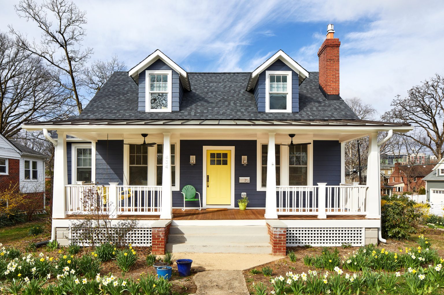 18 Popular Blue House Yellow Door Ideas for the Best Exterior Makeovers ...