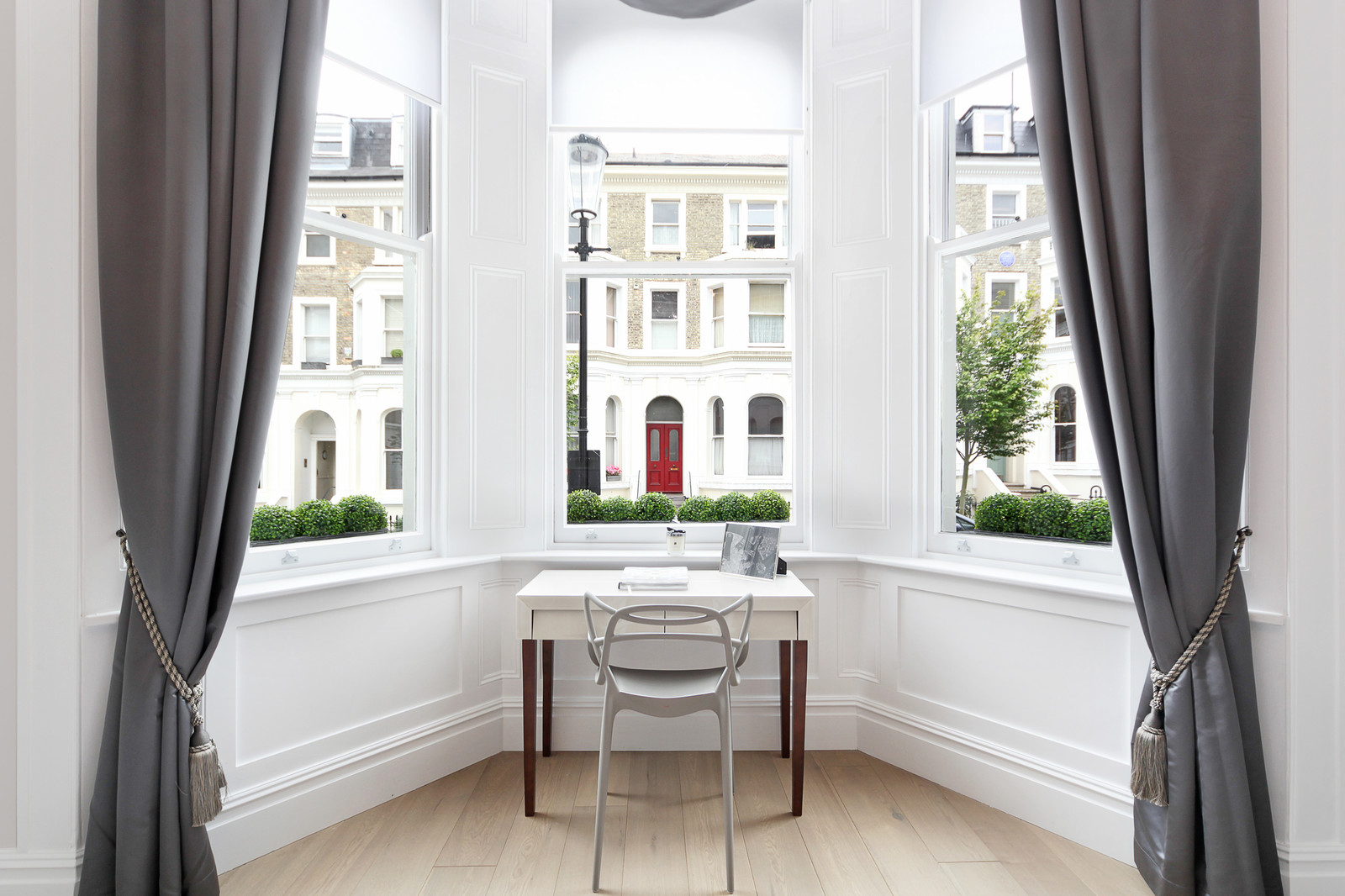 15 Brilliant Bay Window Desk Ideas That Will Give Your Work or Study ...
