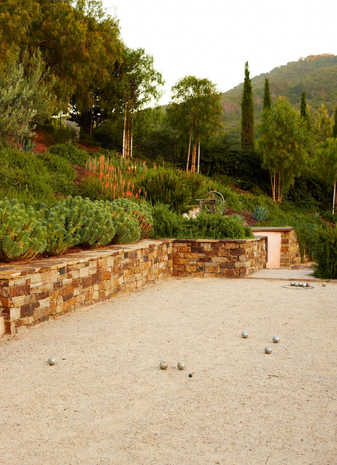 15 Most Splendid Stone Veneer Retaining Walls for Durable Construction ...