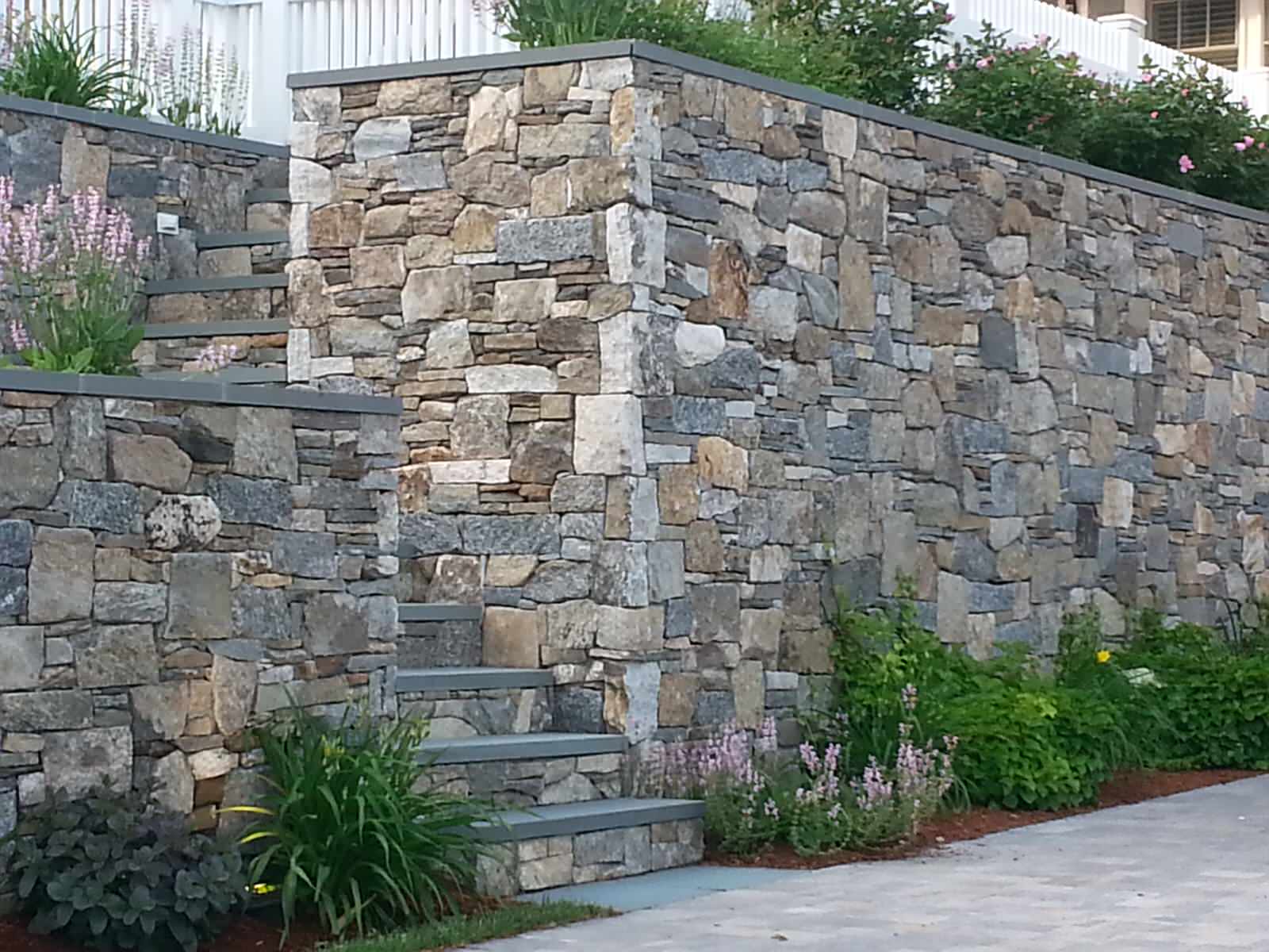 15 Most Splendid Stone Veneer Retaining Walls for Durable Construction ...