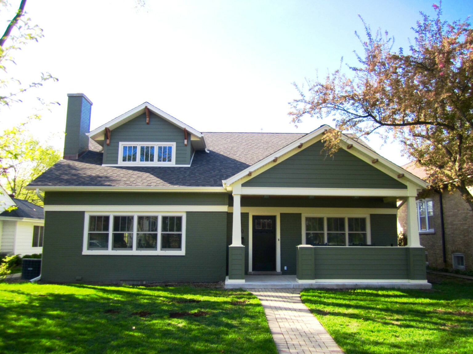 17 Enticing Sage Green Siding Inspirations for a More Subtly Colored ...