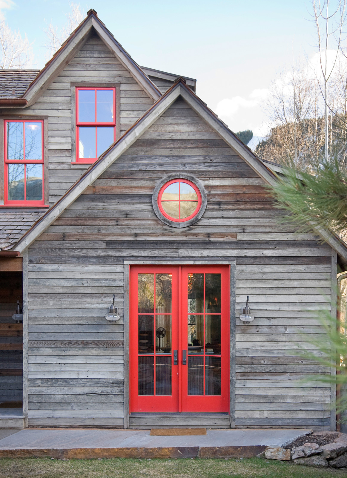 16 Exciting Rustic Window Trim Ideas That Will Enhance Your Exterior’s ...